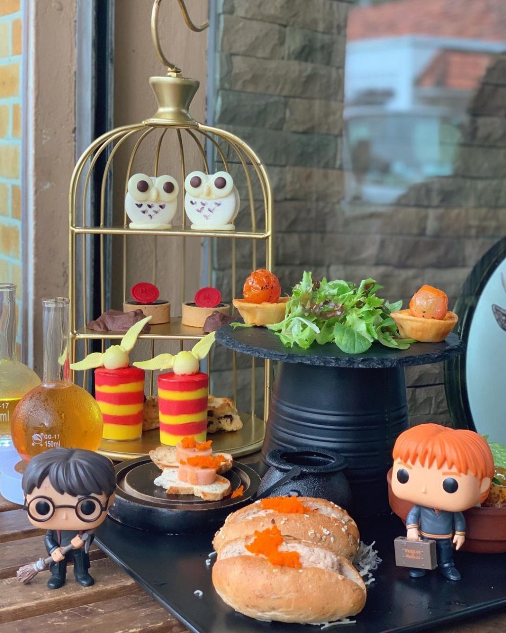 Platform 1094 哈利波特主题餐厅！火遍小红书的神奇世界🔥 麻瓜潜入魔法世界，喝咖啡变魔法🧙🏻‍♀️ - 🇸🇬新加坡省钱皇后-皇后情报局