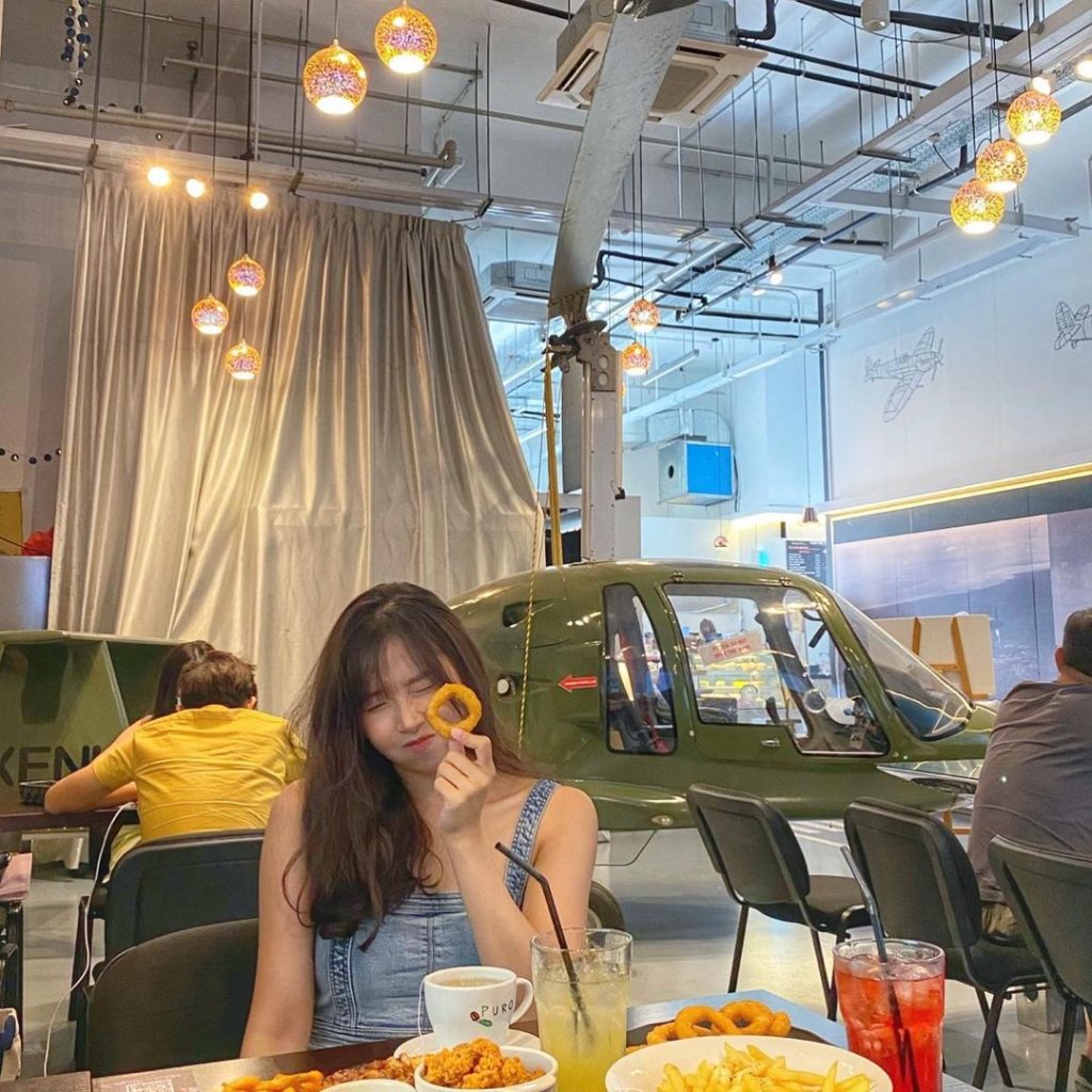 飞机主题咖啡厅Hangar66 Cafe ️ 货真价实小飞机、旷阔机舱用餐区！周末探店打卡吧 - 🇸🇬新加坡省钱皇后-皇后情报局