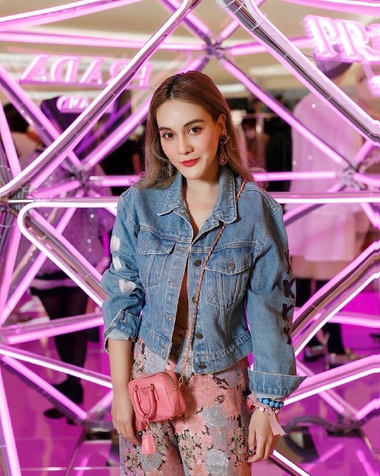 Prada Glow快闪店抵达狮城🇸🇬全场梦幻紫，散发赛博朋克未来感💜打卡限期至12月31日！ - 🇸🇬新加坡省钱皇后-皇后情报局